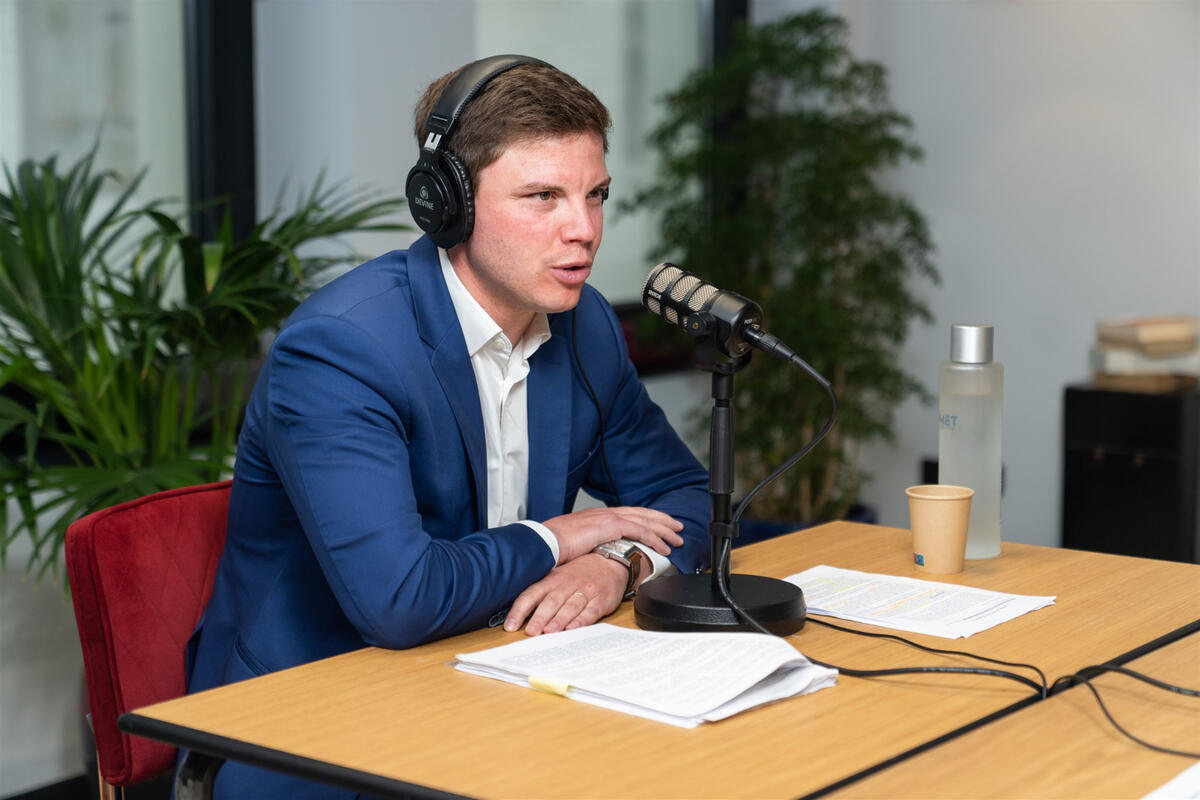 De bouche à oreille - Le deal pour l'emploi avec Kevin Dieu | Claeys ...